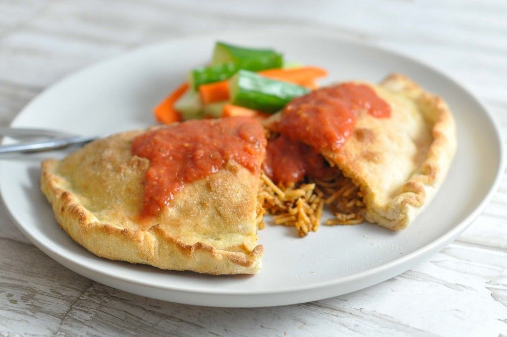 Calzone with spaghetti and bolognese | Mambeno.co.uk