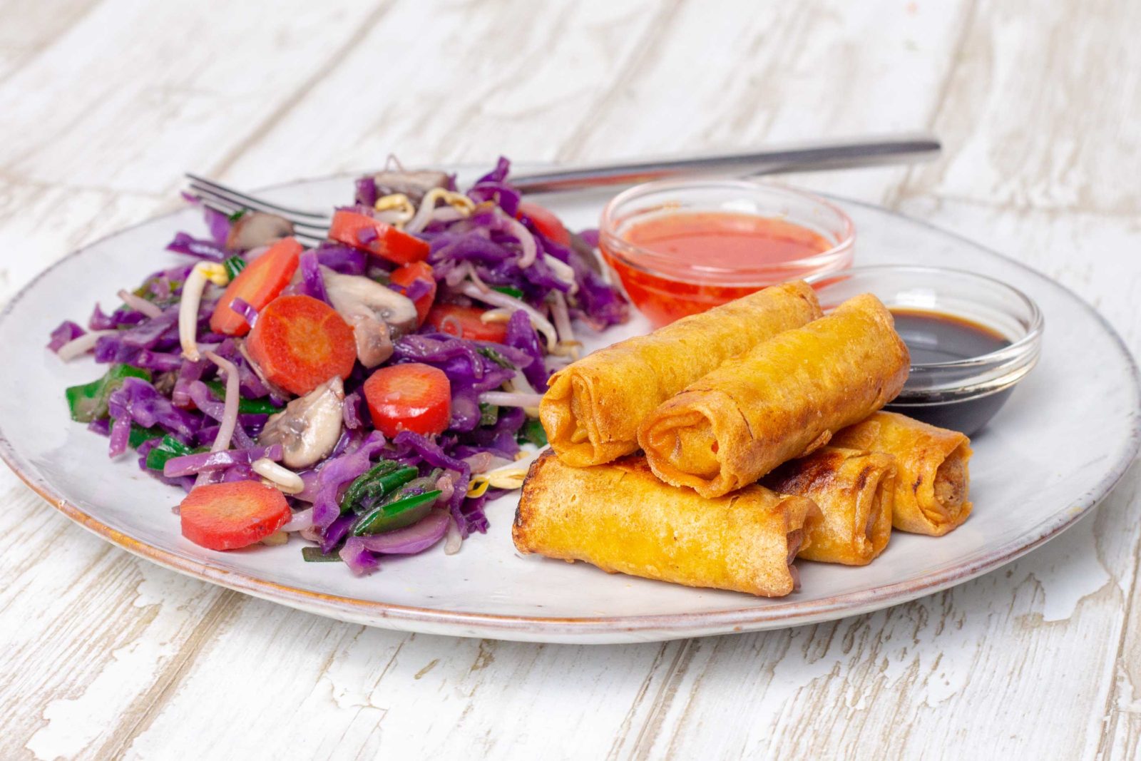 Spring rolls with easy noodle salad and pointed cabbage