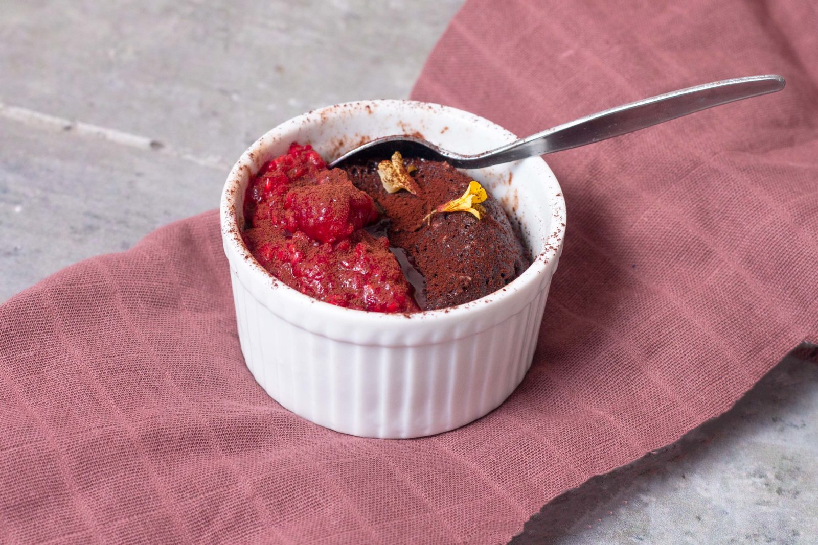 The yummiest 10-minute cake - from start to finish!