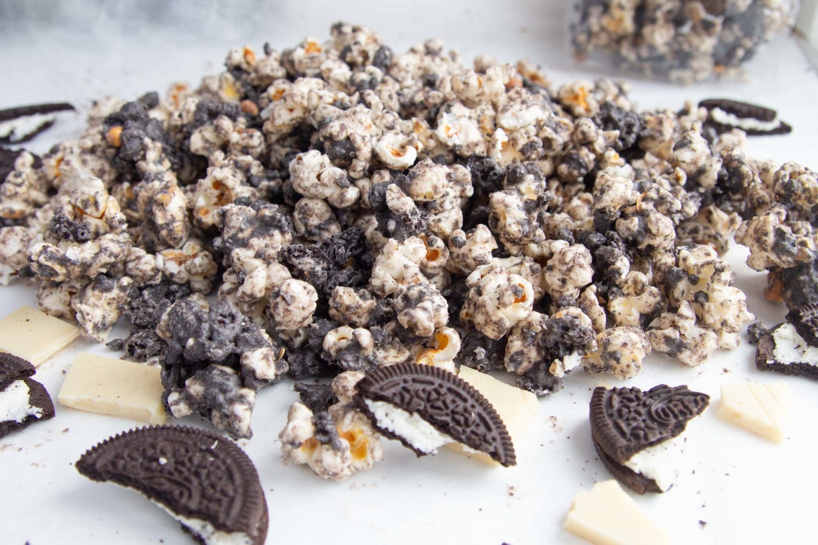 White chocolate and oreo popcorn | Fun and yummy snack