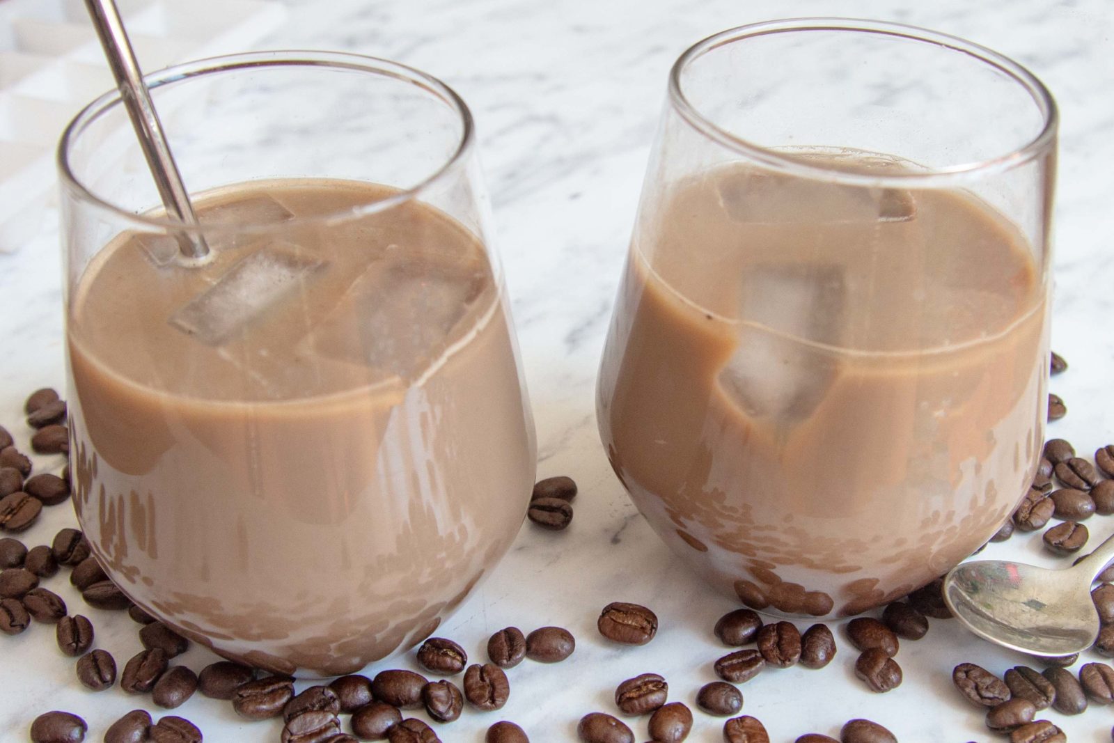 Quick and easy ice coffee at home – with vanilla sugar